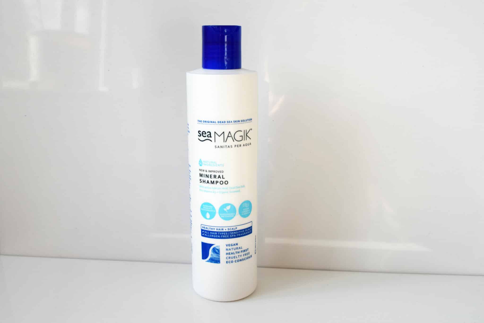 Review :: Sea Magik Mineral Shampoo - Dandruff Deconstructed